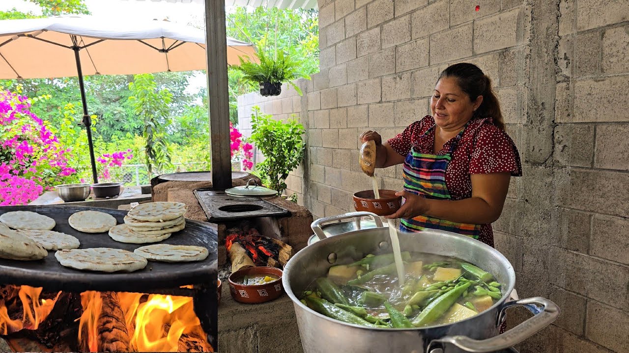 SABOR del CAMPO, Cocinando una SOPA de POLLO ¡en mi #cocina de leña! # ...