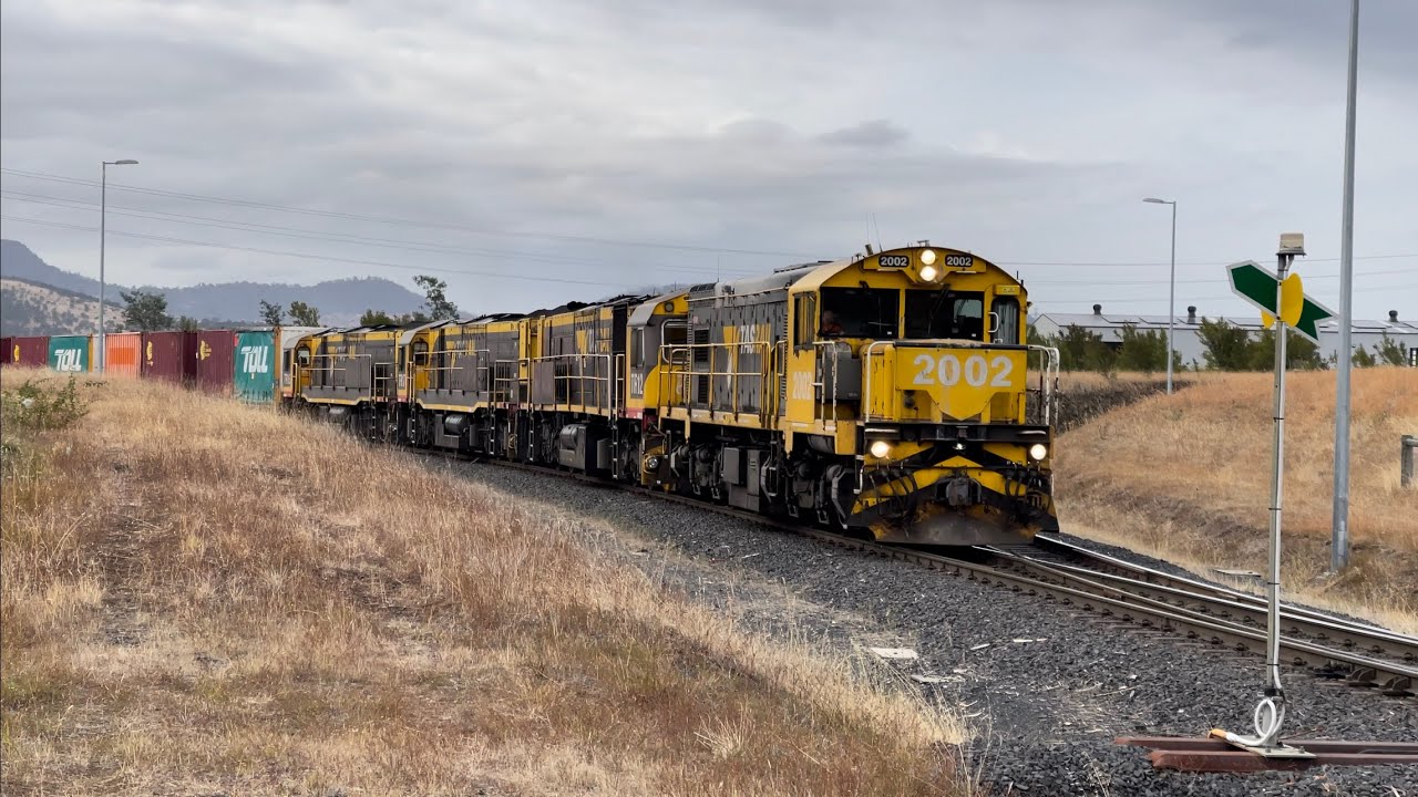 TasRail 2002 TR12 TR17 TR15 #35 train Brighton Hub - YouTube