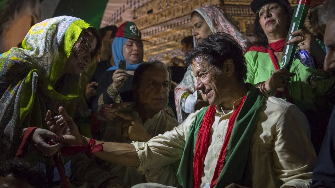 Khan declares victory in Pakistan elections - YouTube