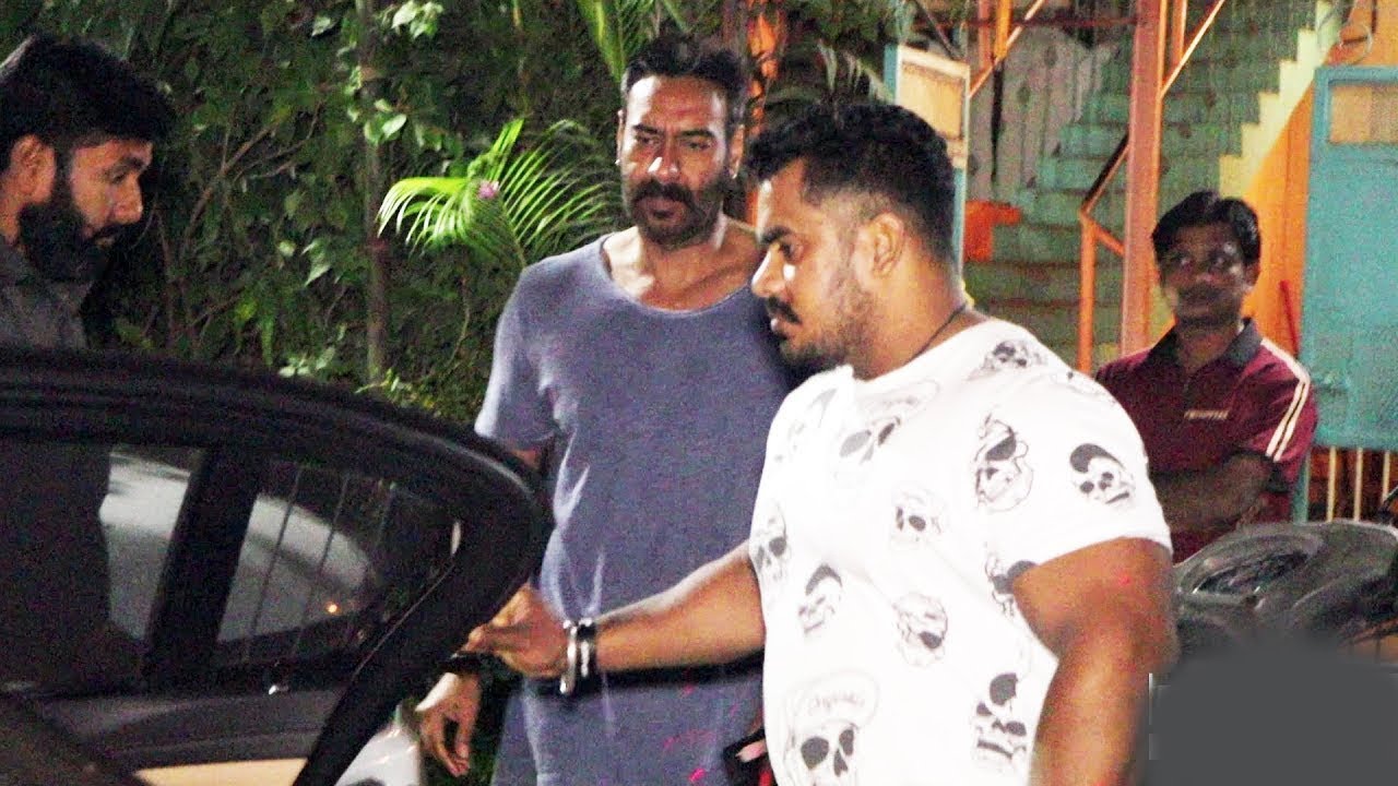 Ajay Devgan Spotted At Physioflex Versova - YouTube