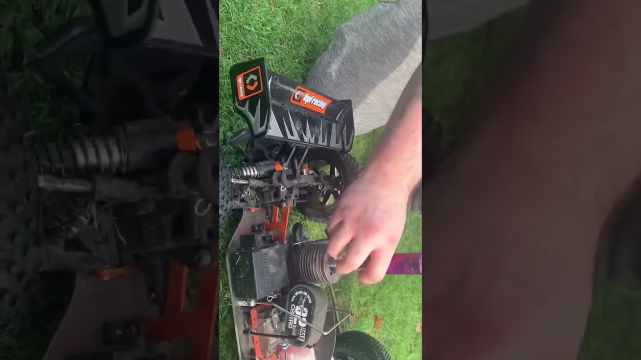 Starting up the hpi trophy truggy 4.6 awesome launch good speed good ...