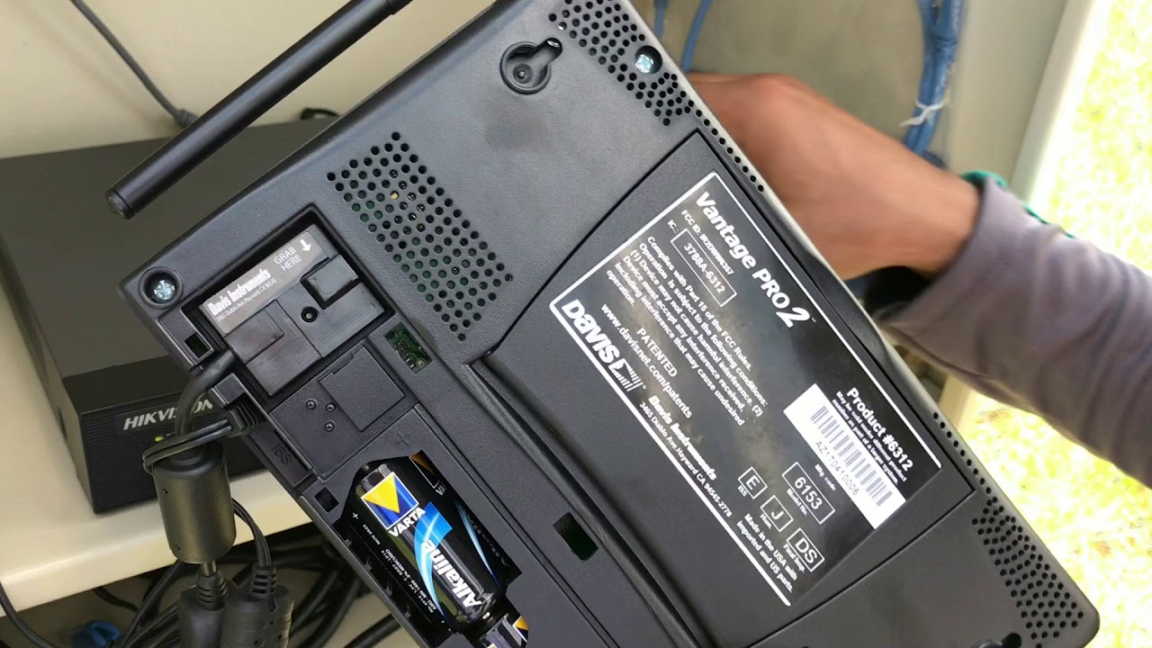 Cambio de baterías estación meteorológica Davis Vantage Pro 2 - YouTube