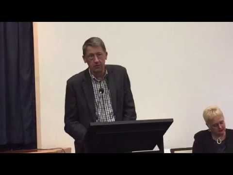 Glen Innes Mayor Steve Toms speaks at New England Volunteer ceremony ...