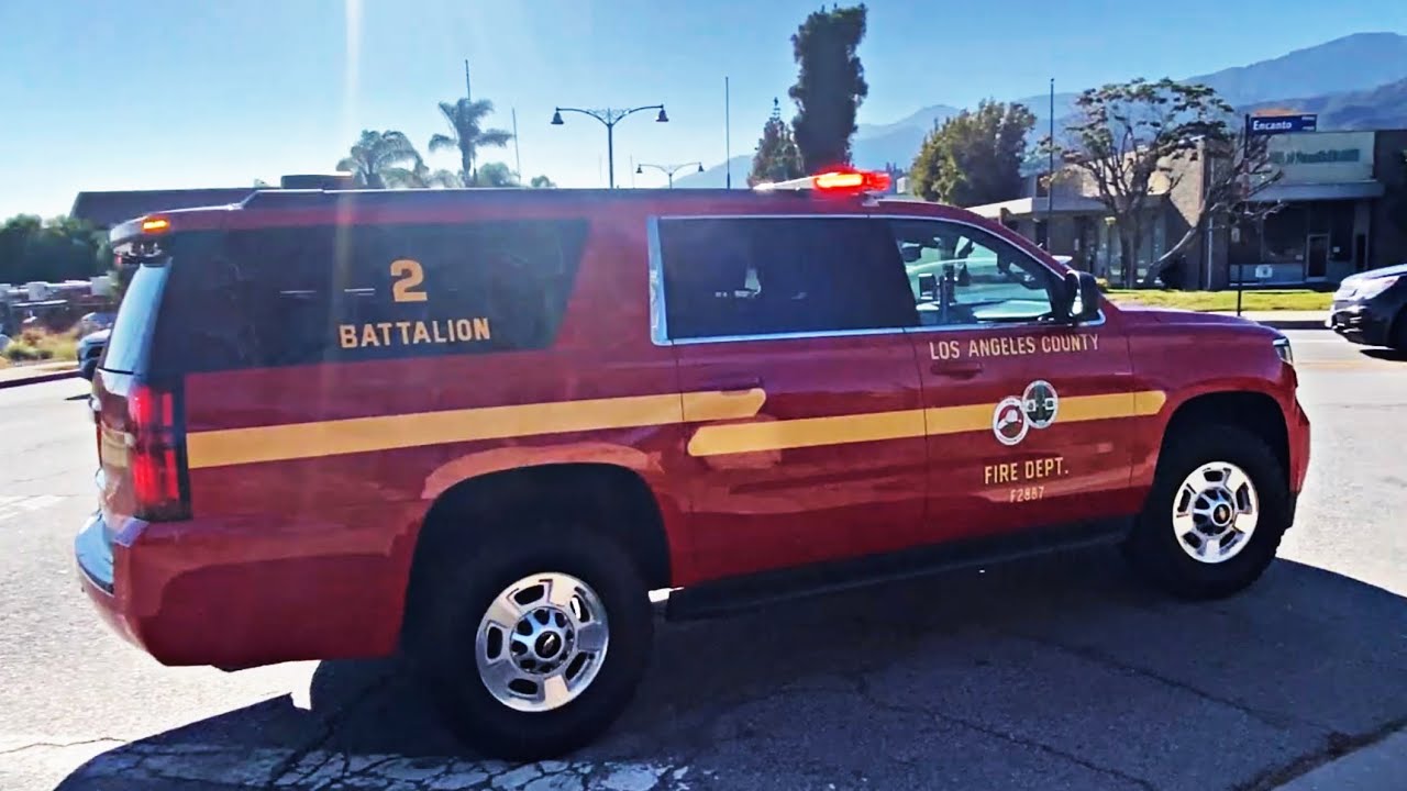 LACoFD Battalion 2 Responding Code 3 - YouTube