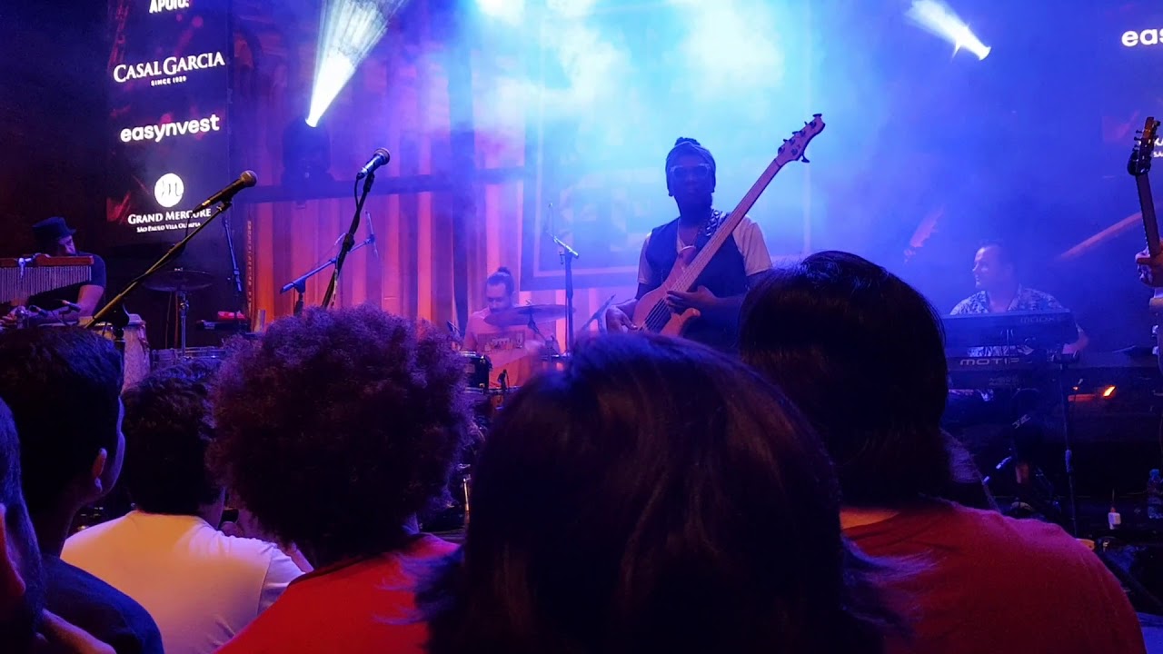 Richard Bona - YouTube