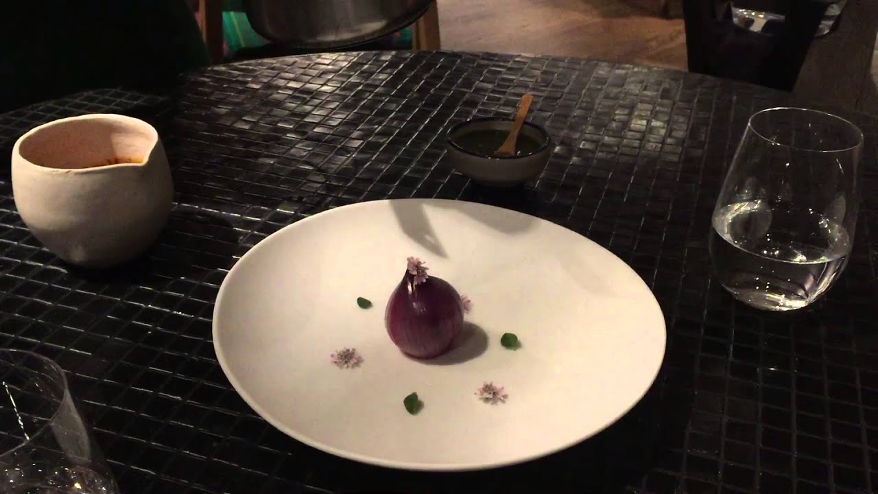 Restaurante Hoja Santa de Chef Paco Méndez "Cebolla Xnipek" - YouTube