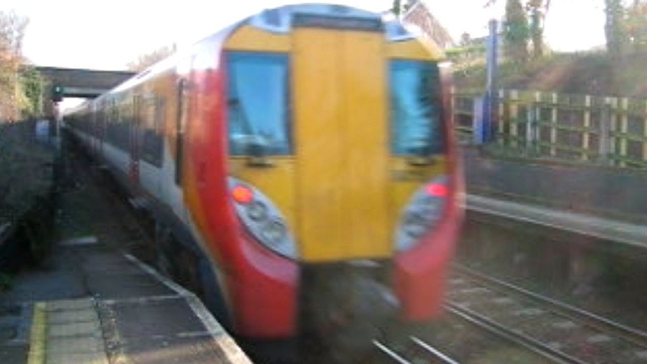 UK: Winnersh, 2 x South West Trains Class 458 'Juniper' EMUs depart on ...