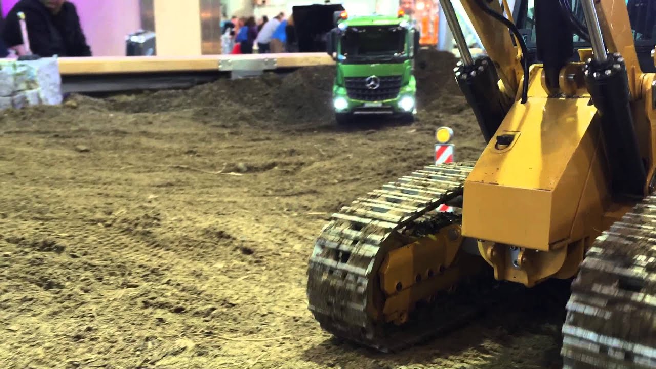 Scaleart CAT 963D & Mercedes Arocs - YouTube
