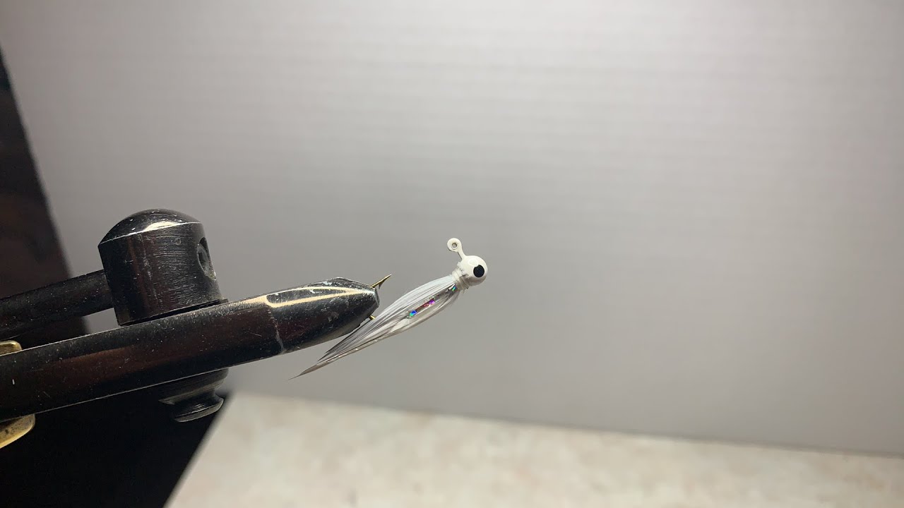 FLY-TYING WITH TRAPPERTV!!! Simple jig head smelt - minnow pattern ...