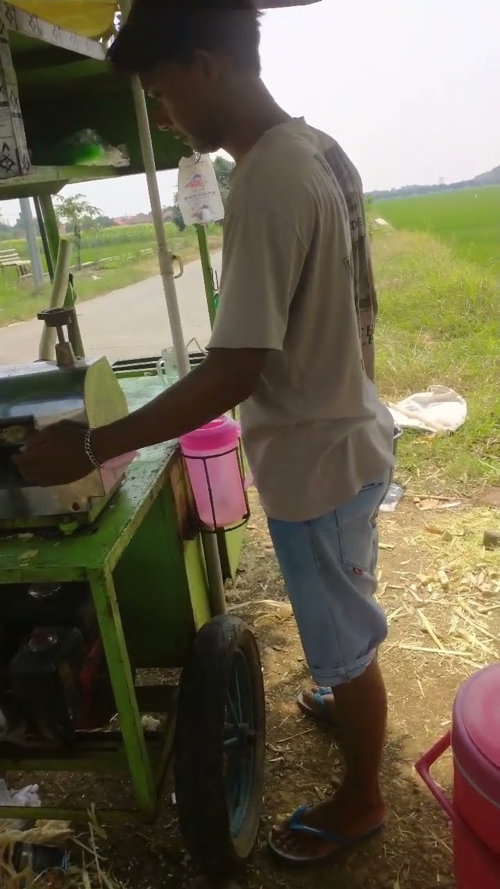 Menggiling Tebu #estebu #shorts - YouTube