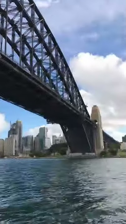 Cygnet 20 - approaches Harbour Bridge - YouTube