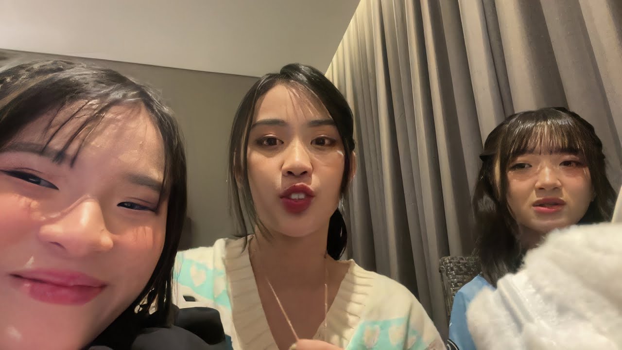 Live SHOWROOM Ella JKT48 ft. Lyn & Lia JKT48, 1 Agustus 2023, 21.53 WIB ...