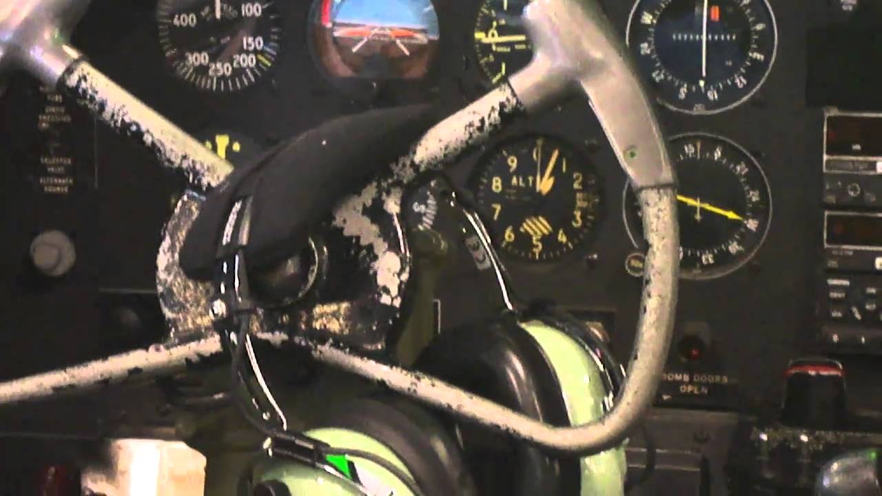 B-25 Mitchell Grumpy tour - YouTube