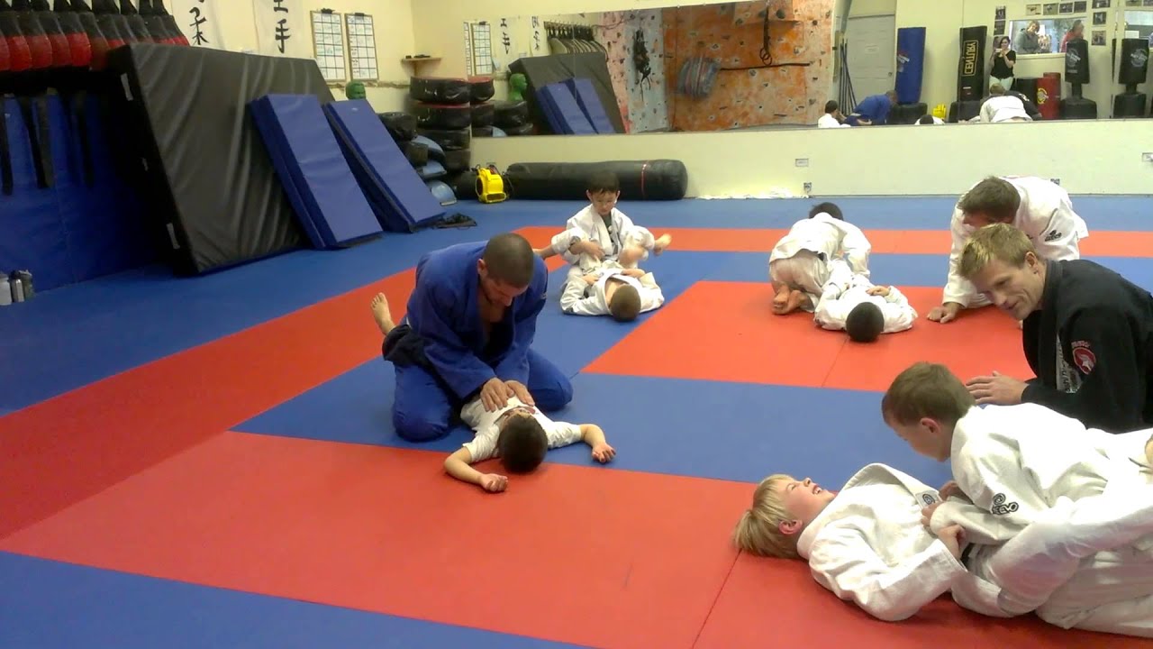 Joshua's first jujitsu Little Monkeys class(8) - YouTube