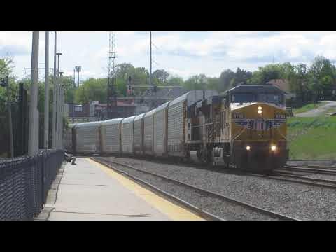 [HD] Fouled K5LLA on UP Locomotive! + Fast UP AC44CW Leads Autorack Train! - YouTube