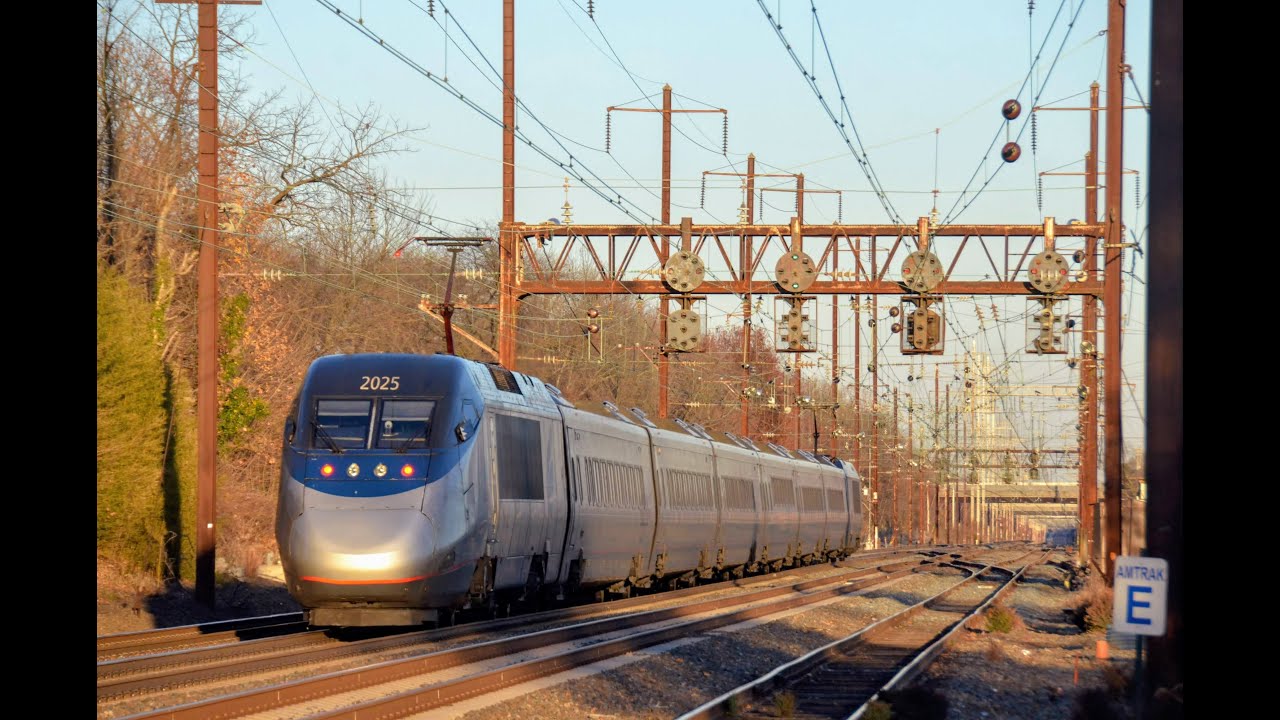 Amtrak on the North East Corridor in Newark DE - YouTube