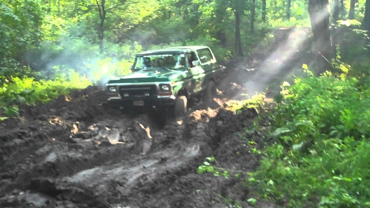 1979 ford bronco mudding - YouTube