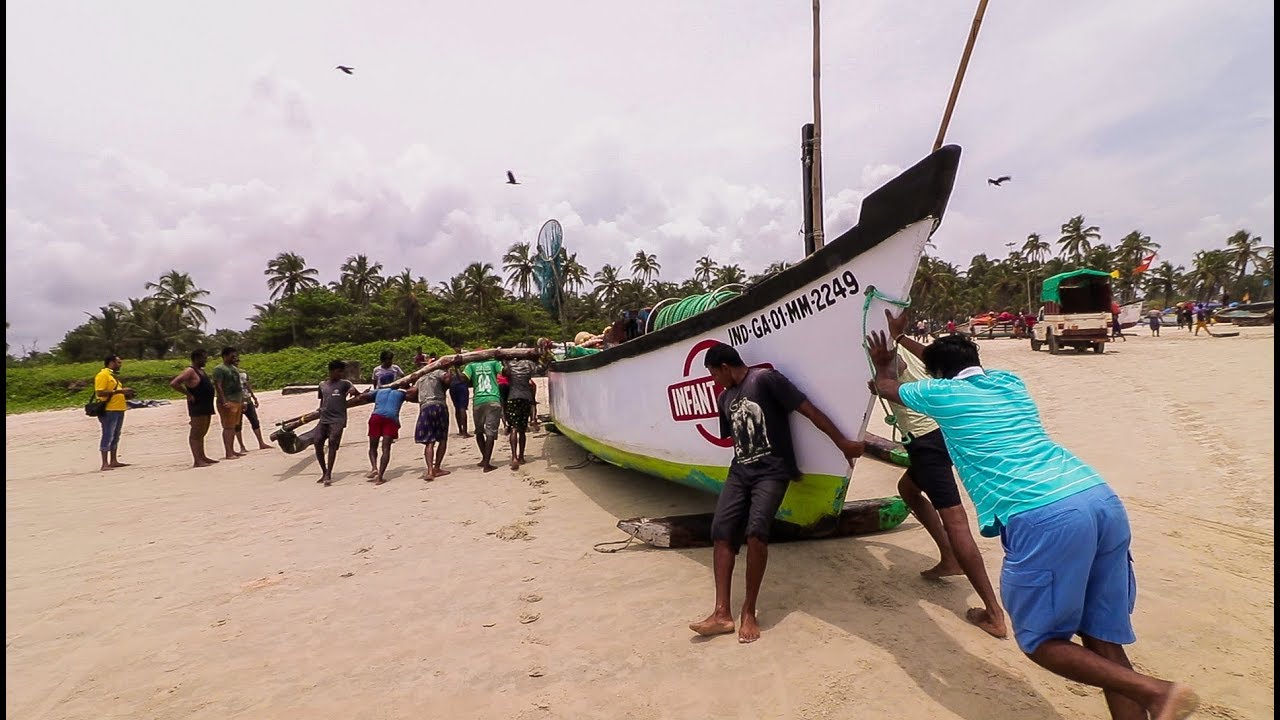 Fishing with local fisherman at COLVA BEACH (South GOA) - YouTube