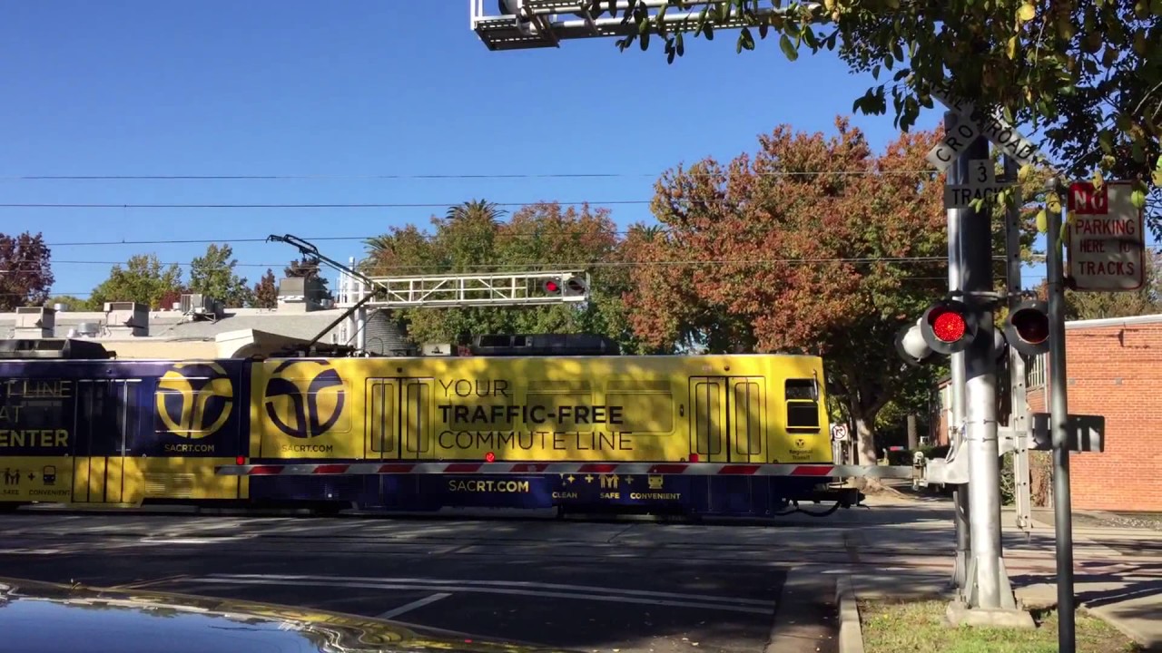 T Street Railroad Crossing, Sacramento Light Rail Blue Line Trains ...