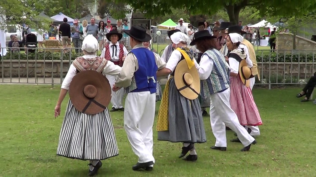 Rondeau en chaine from Gascogne - YouTube