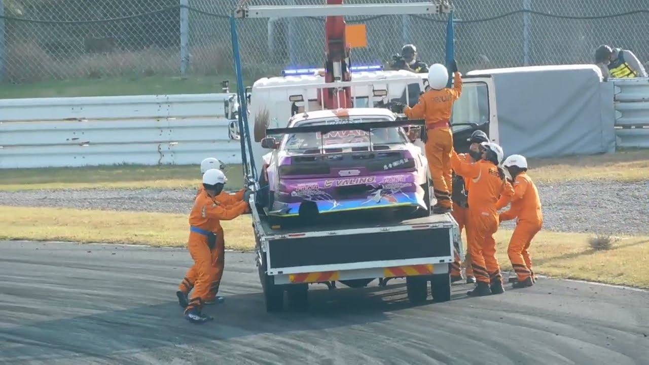 トラックに乗せられるS13 【D1オートポリス】 - YouTube