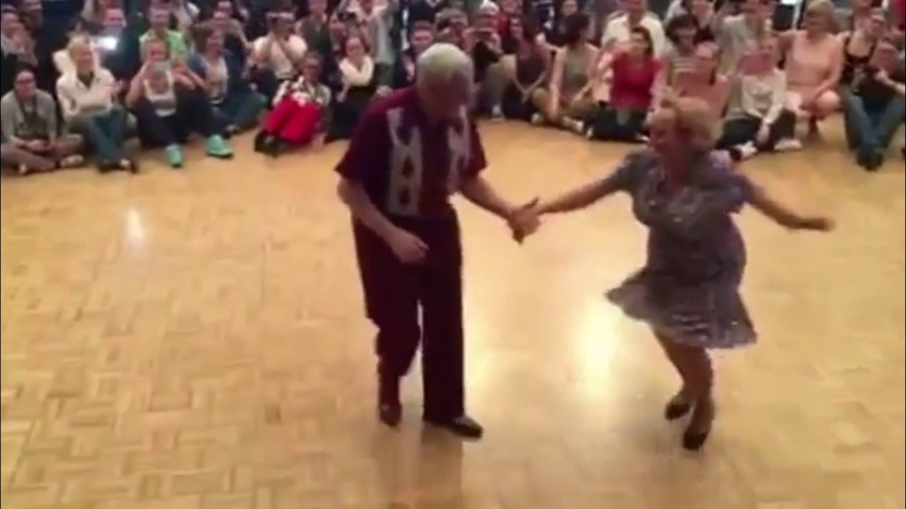 Old Couple Gangsta Dance - YouTube