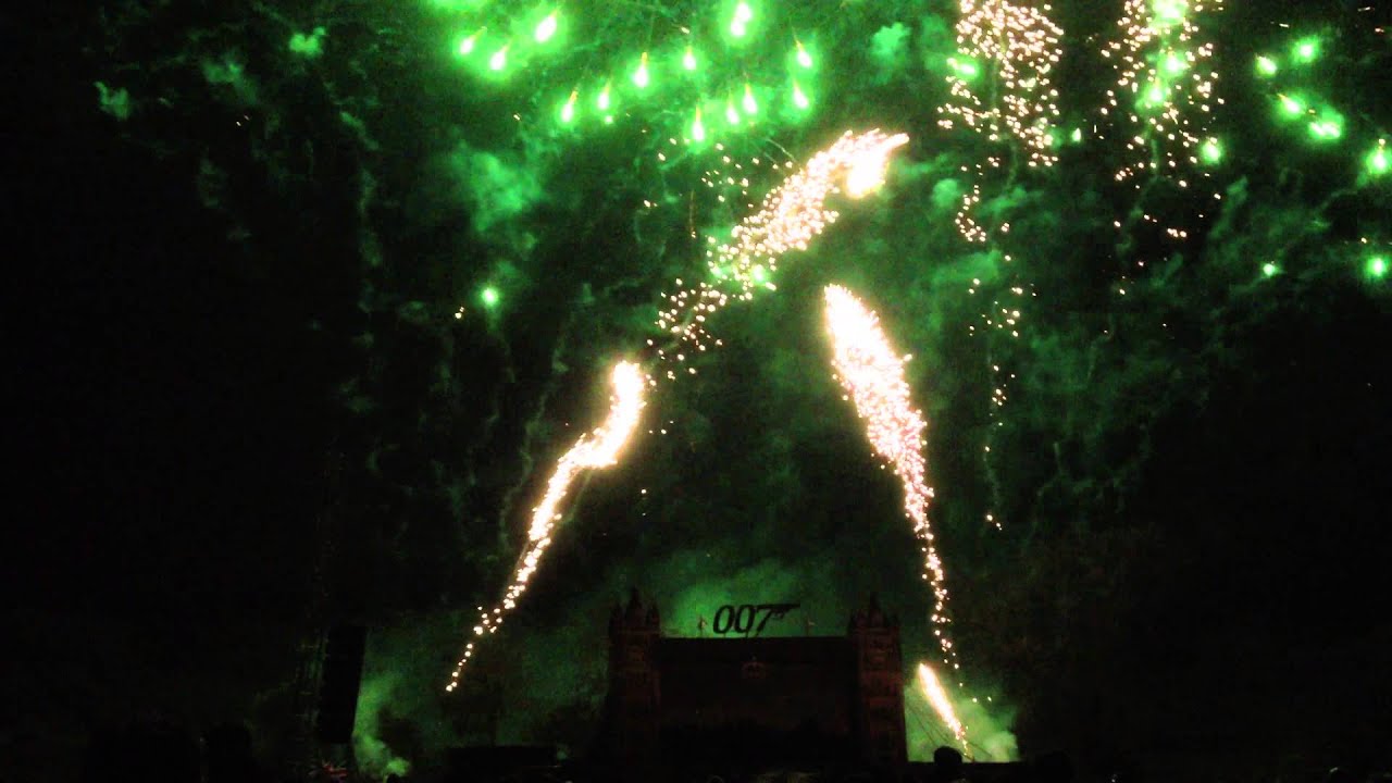 Puttenham Bonfire 2012 - YouTube