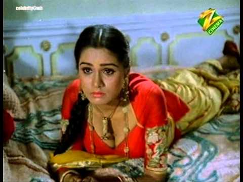 padmini kolhapuri cleavege show - YouTube