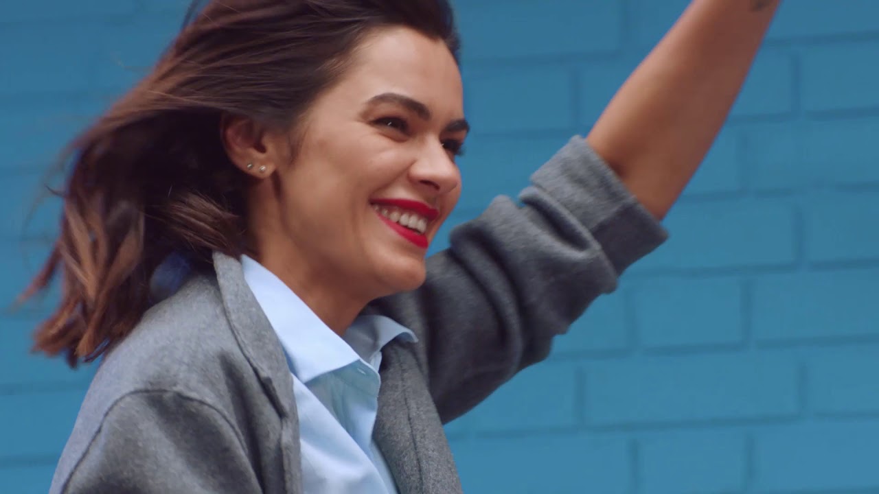 Labiales PowerStay - YouTube