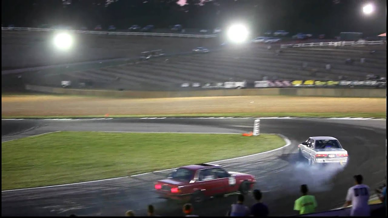 Formula Drift Road Atlanta Pro Am 2010 - Cressida vs e30 - YouTube