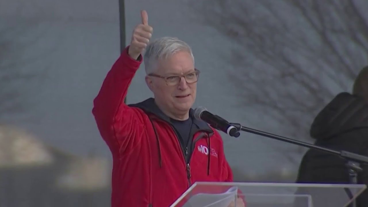 Bill Henley supports walk to raise money for the battle against ALS ...