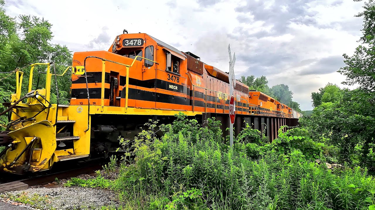 Vermont Rail 432 And 211 Pilot New England Central Extra Train Over ...