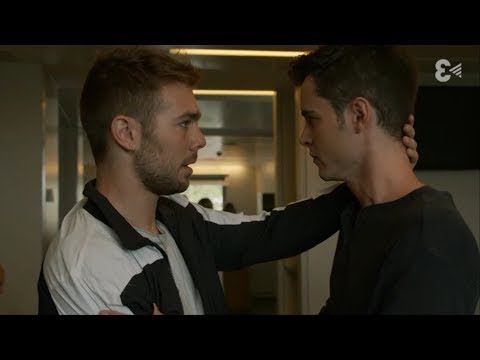 Bruno y Pol - A little respect (Español) | Merlí | - YouTube