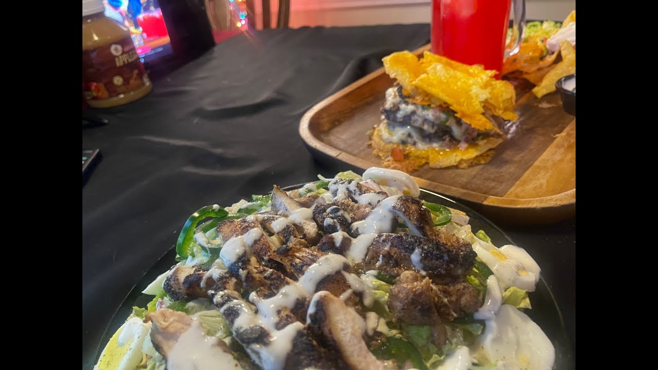 NACHOS BURGER / GRILLED CHICKEN SALAD - YouTube