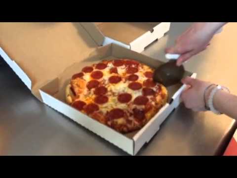 How to properly cut a 12" Pizza - YouTube