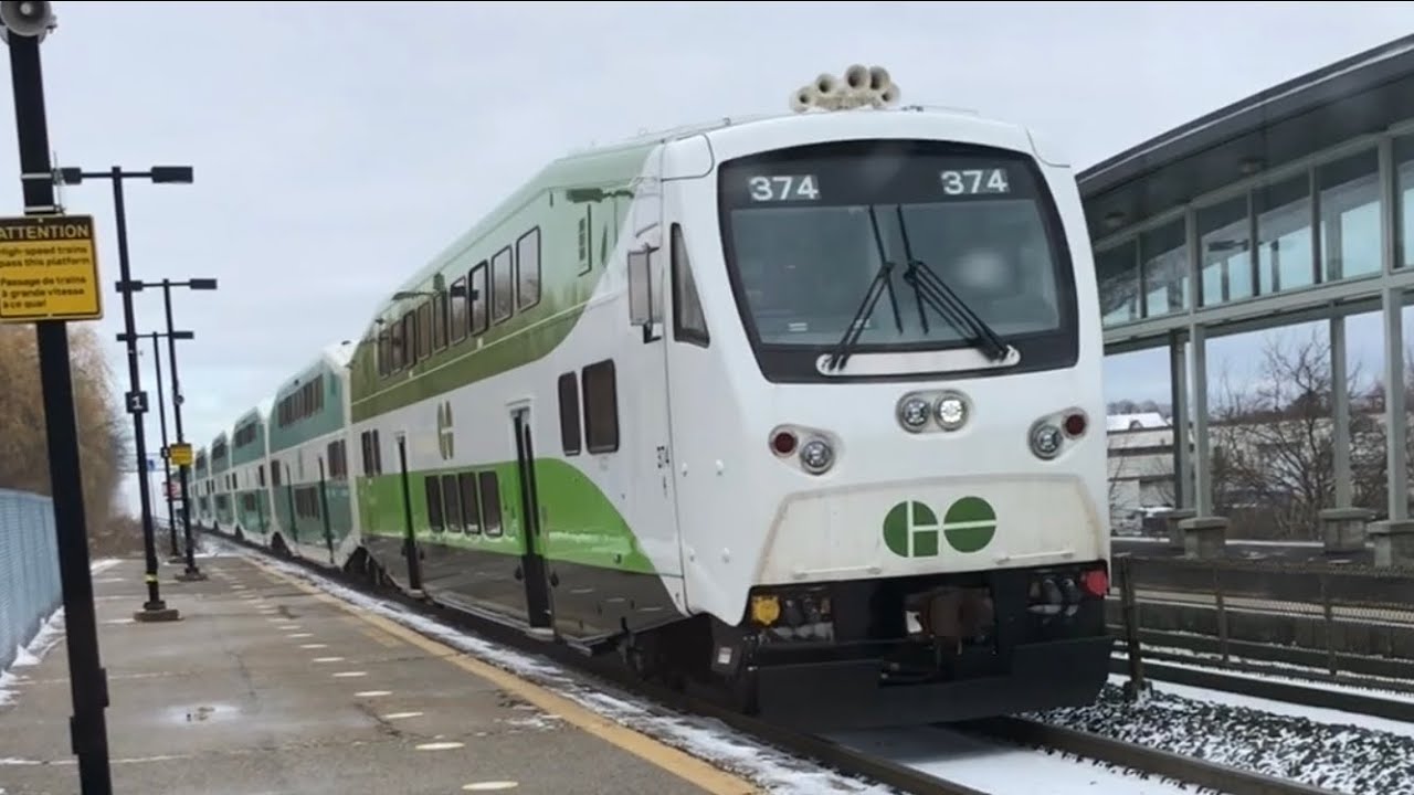 Go Train 657 Burlington go station December 17 2020 - YouTube