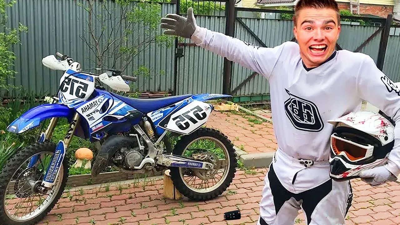 Biker Mr. Joe Started Race Motocross on Motorcycle Yamaha w/ Funny ...