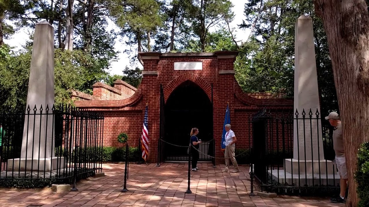 George Washington's Tomb in Mount Vernon, Virginia - YouTube