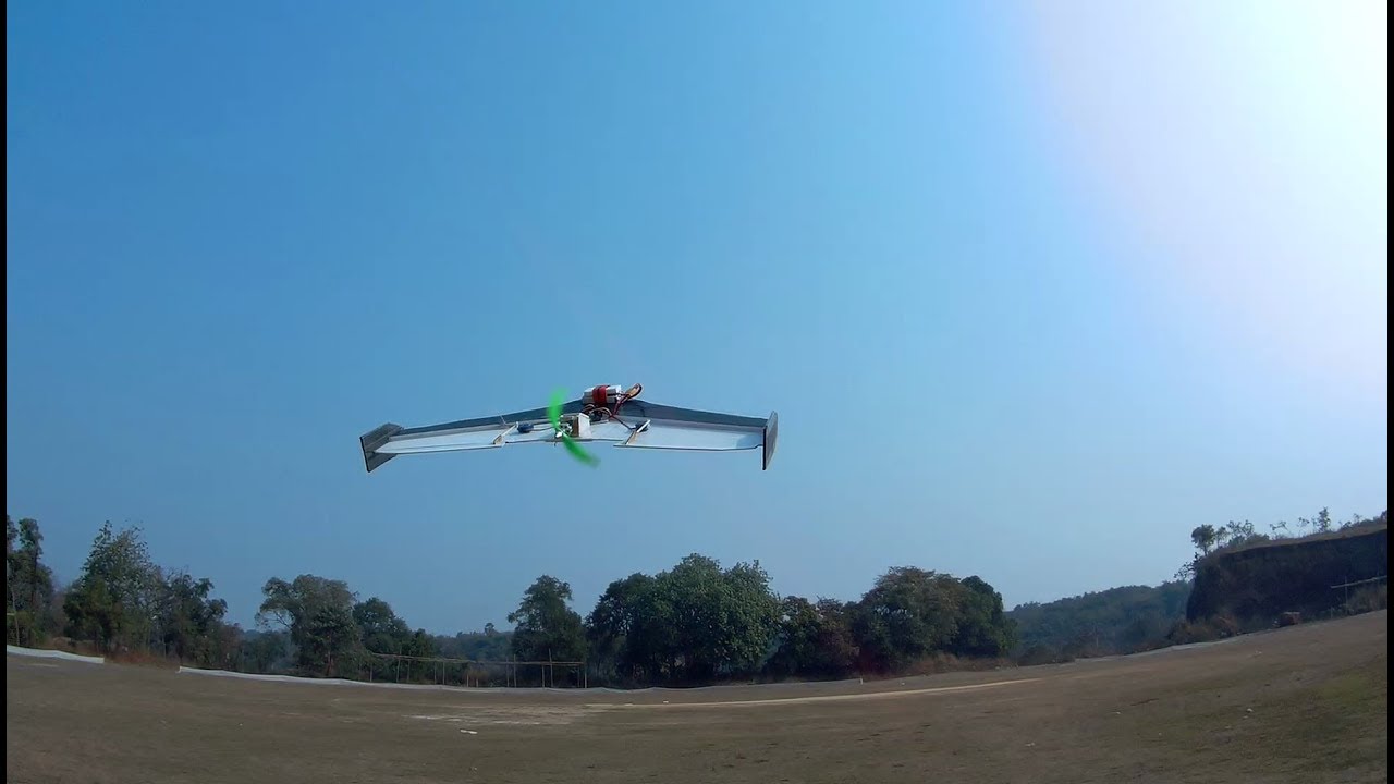 Flying Wing Flight with crash - YouTube