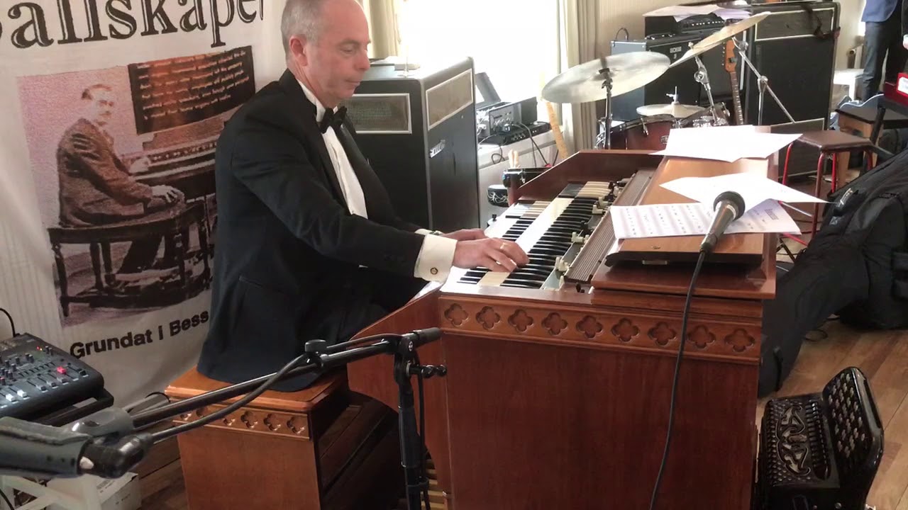 Mr Hans Richert Hammond C3 1958 - YouTube