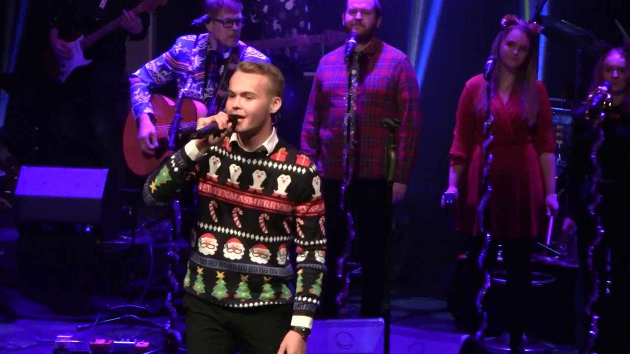 Torstein Snekvik synger "Christmas Lights" - YouTube