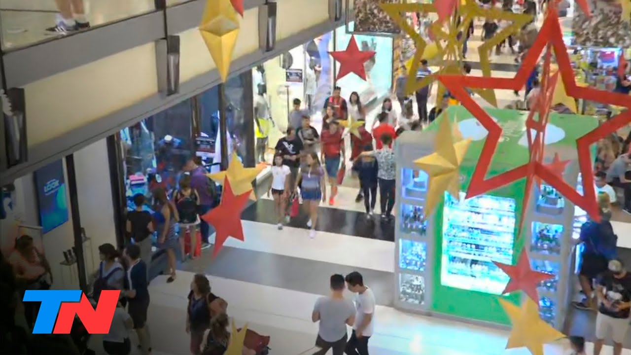 Siempre a último momento: las compras de Navidad en La Noche de los ...