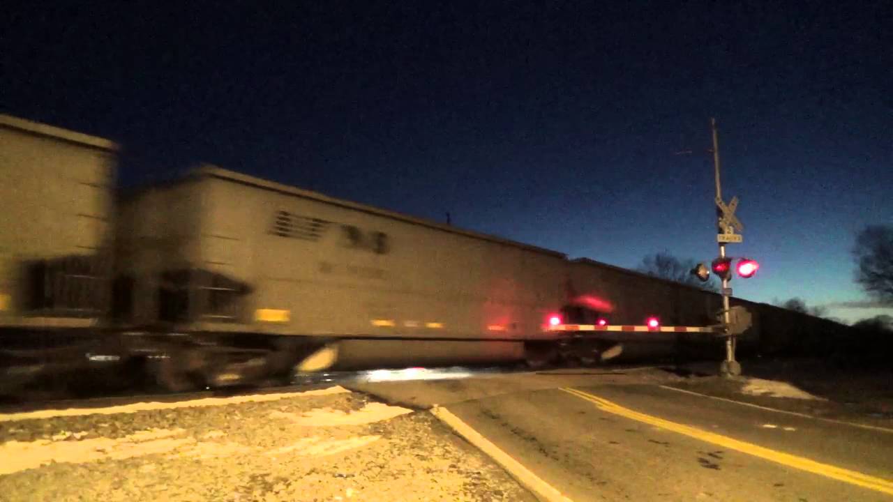 NS 8113 (GE ES44AC) leads the NS 820 - YouTube