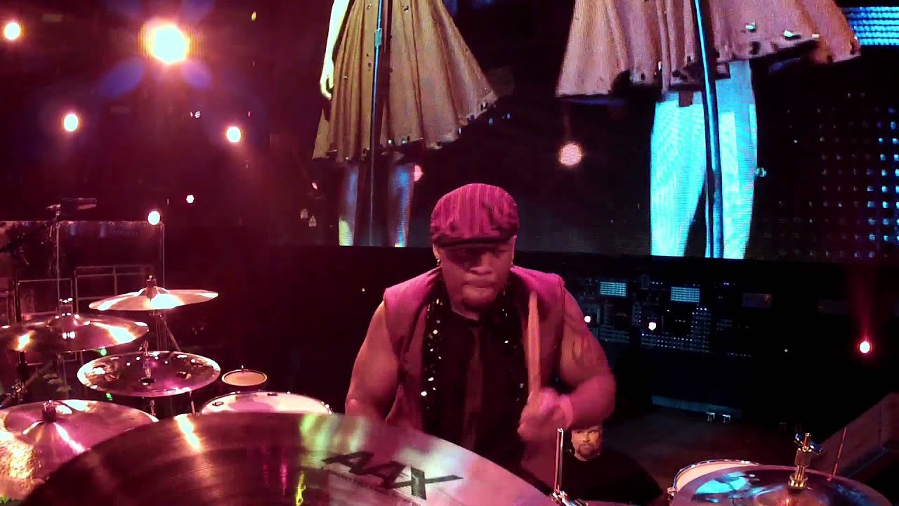 Lester Estelle Drum Cam Kelly Clarkson "My Life Would Suck" - YouTube