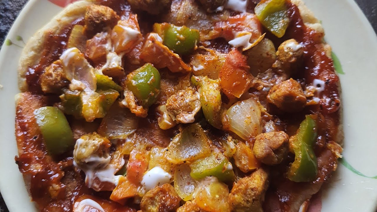 Soya capsicum veg pizza||With less cheese☺️ - YouTube