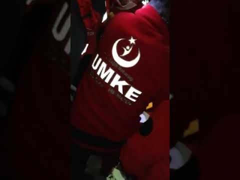 Sakarya UMKE bir kadını göçük altından çıkardı