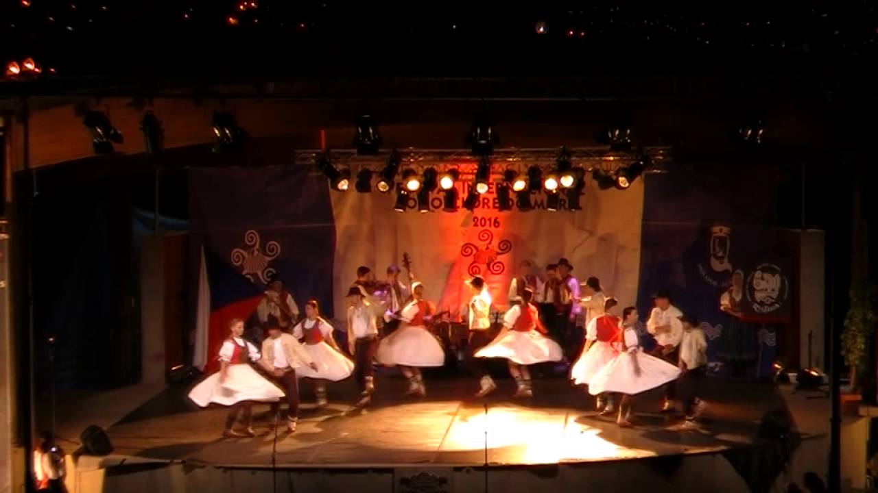 Czech folk dance: Točené sloboda - YouTube
