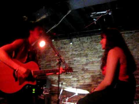 CJ Baran singing to Tori - YouTube