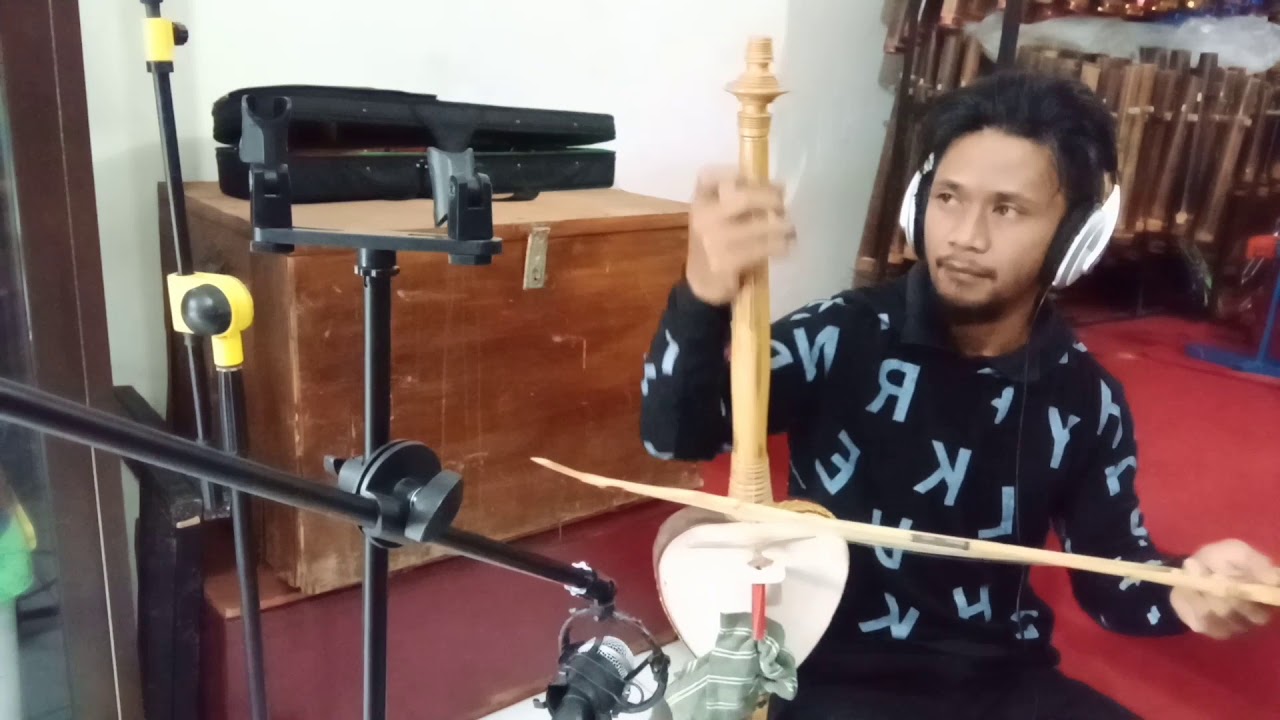 Rebab instrumental,,,layung surup - YouTube