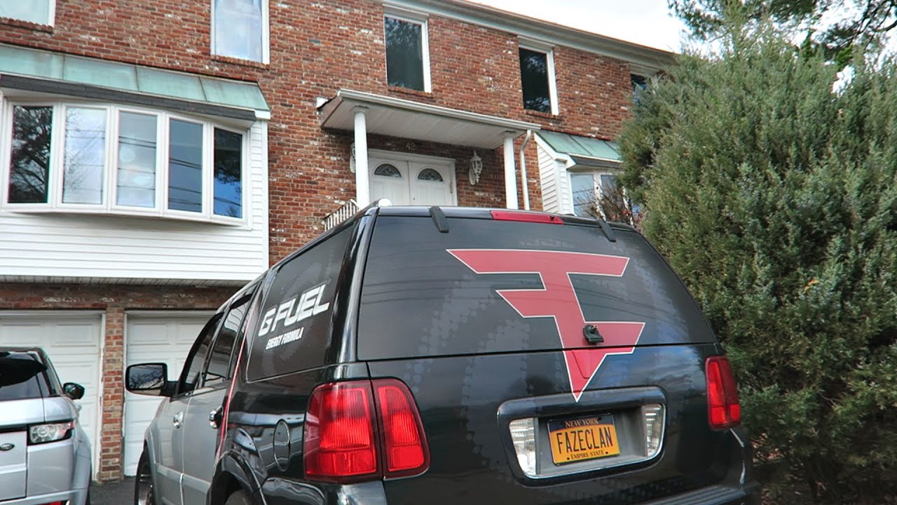 1 year ago, I moved into the FaZe House - YouTube